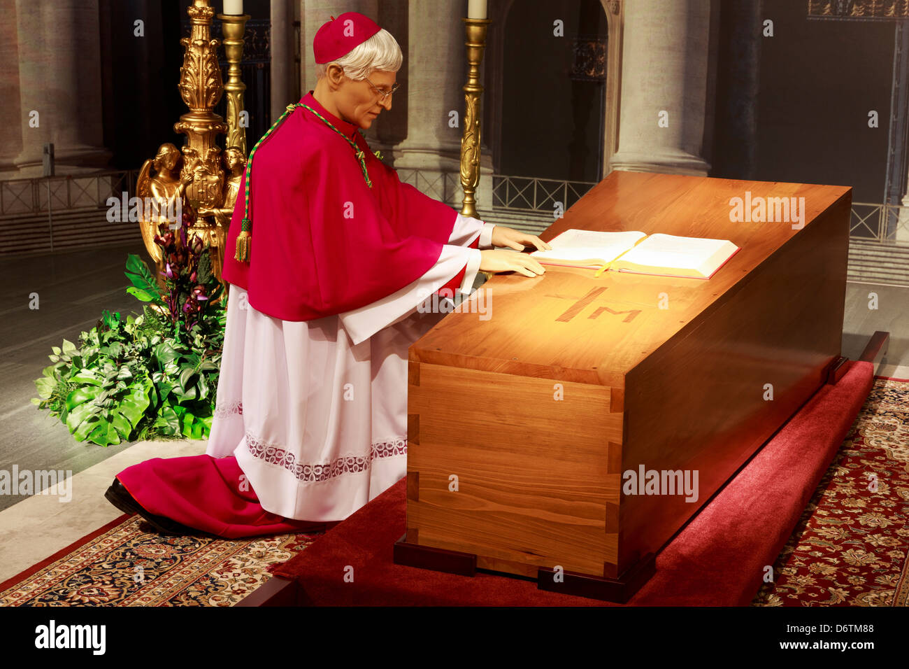 Pope Burial Stockfotos und -bilder Kaufen - Alamy