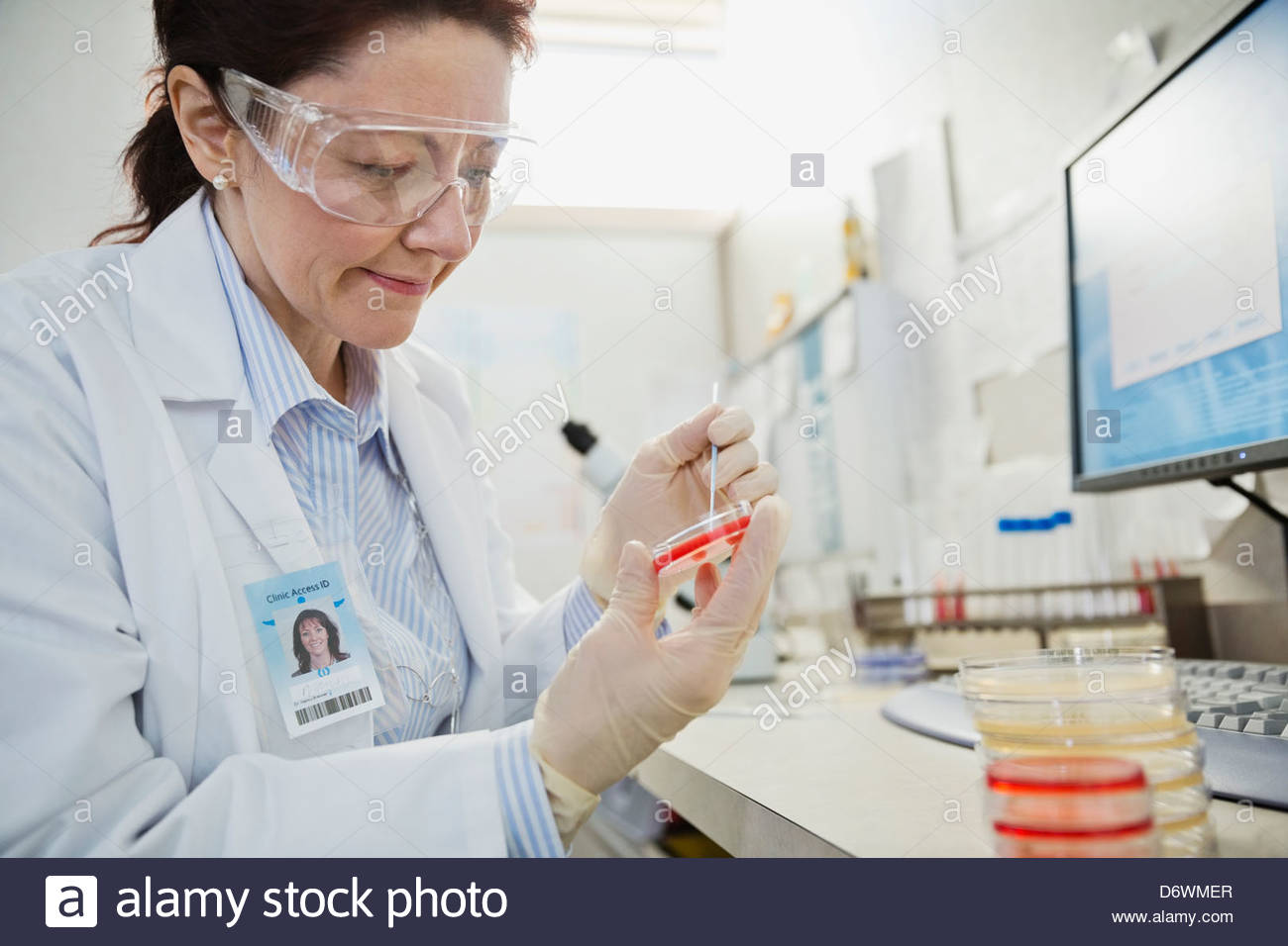 Weibliche laborantin -Fotos und -Bildmaterial in hoher Auflösung – Alamy