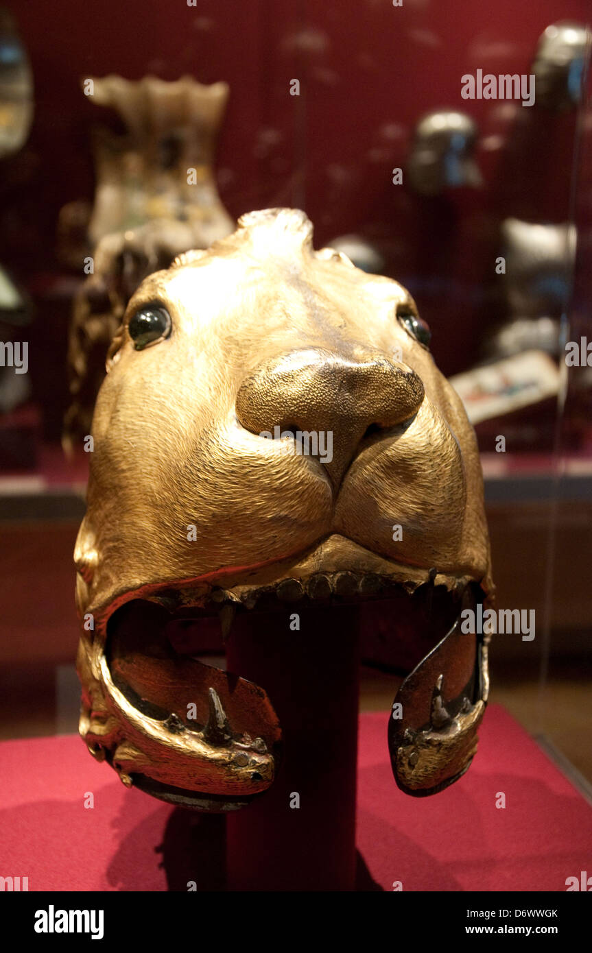 Sallet in der Form eines Löwen Kopf, im Metropolitan Museum of Art ...