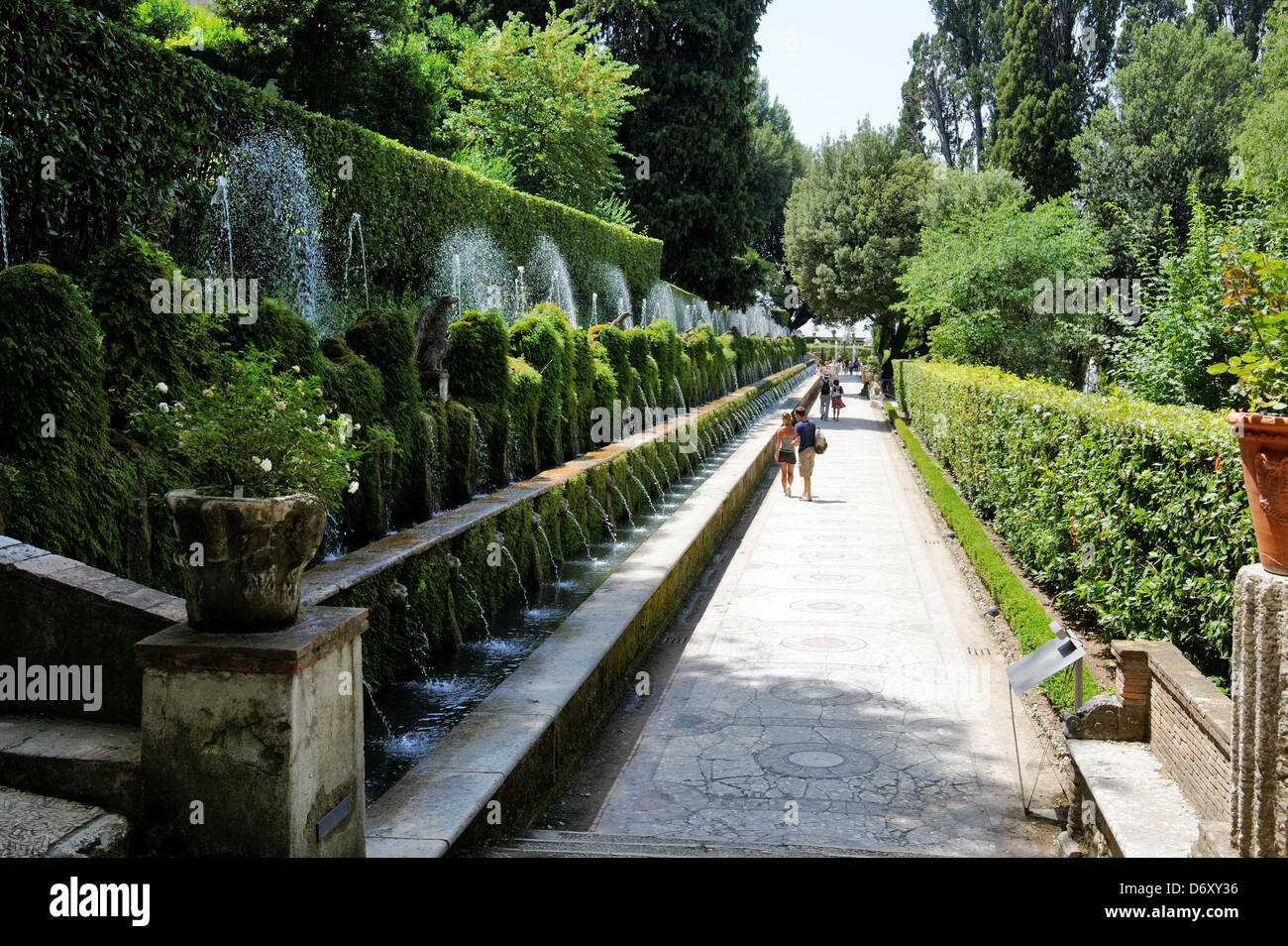 Villa d Este. Tivoli. Italien. Blick entlang der Allee der hundert ...