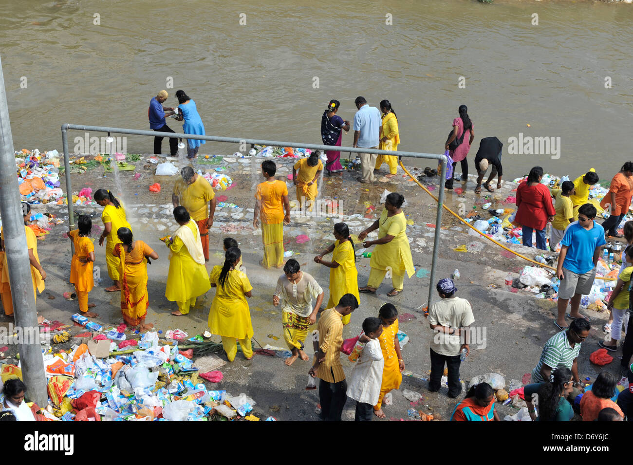 Duschende frauen -Fotos und -Bildmaterial in hoher Auflösung – Alamy