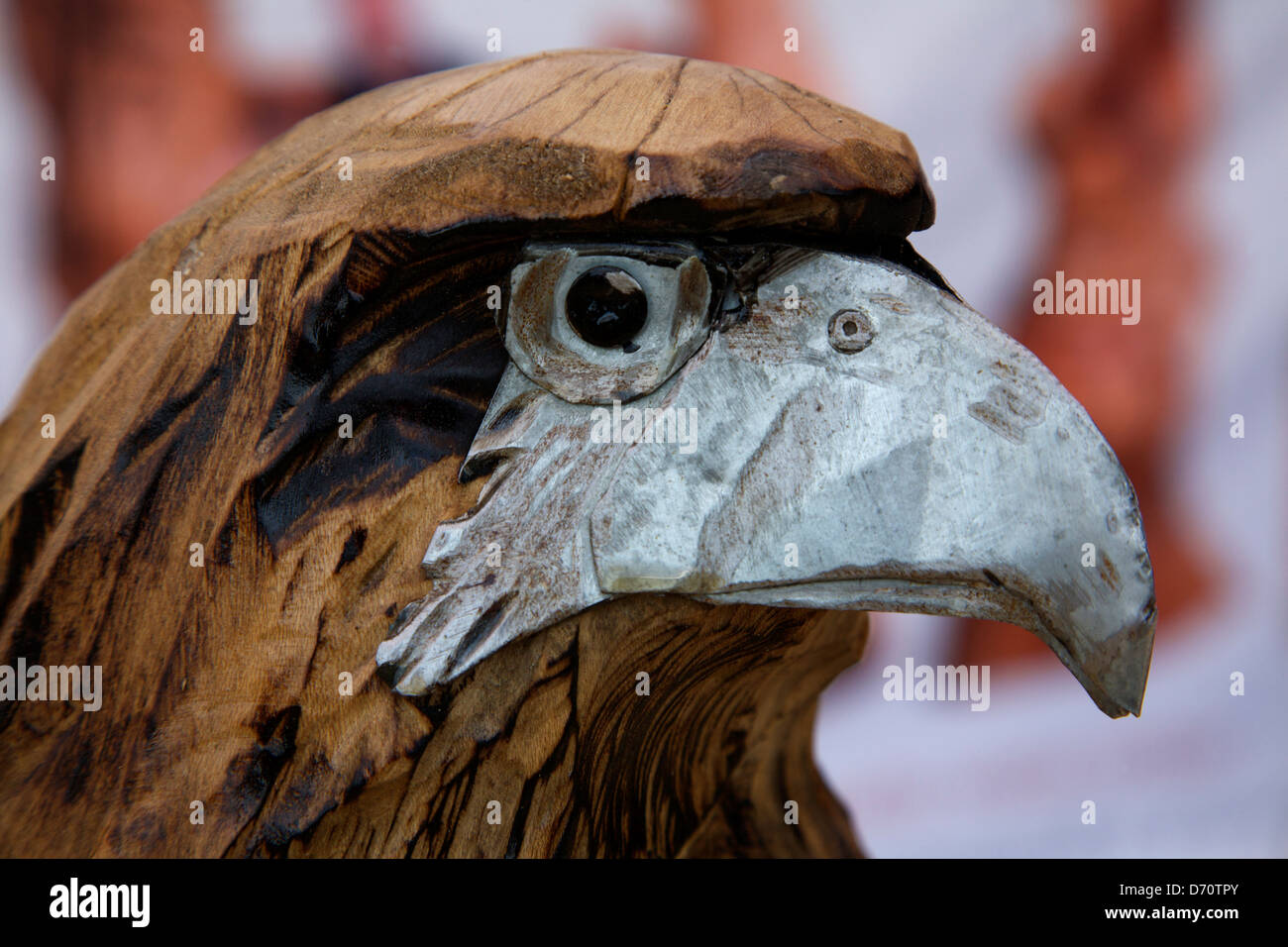 Aus holz geschnitzter adler -Fotos und -Bildmaterial in hoher Auflösung – Alamy