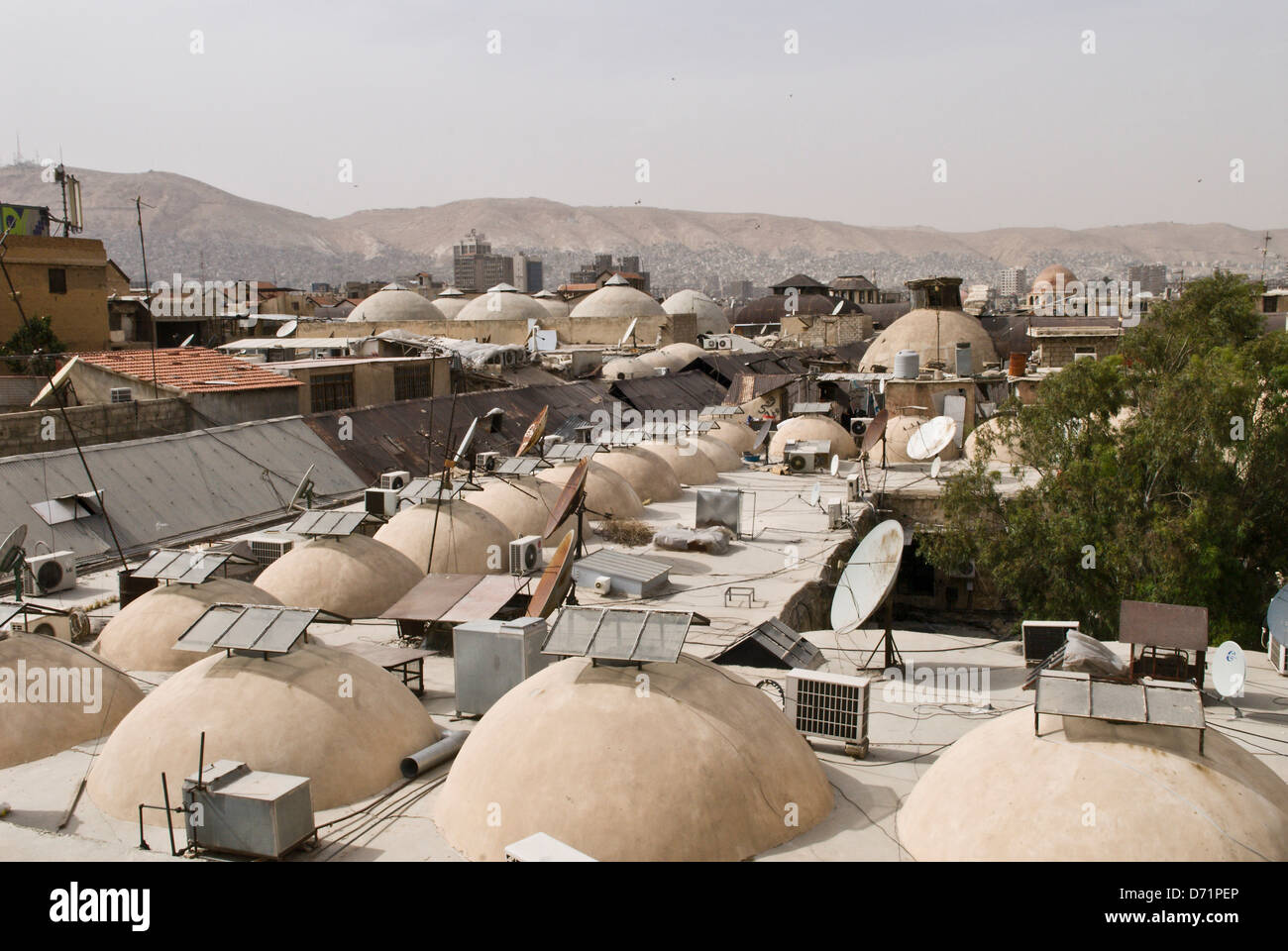 Damaskus, Syrien. Blick über die Kuppeldächer des Marktes der Souq Al ...