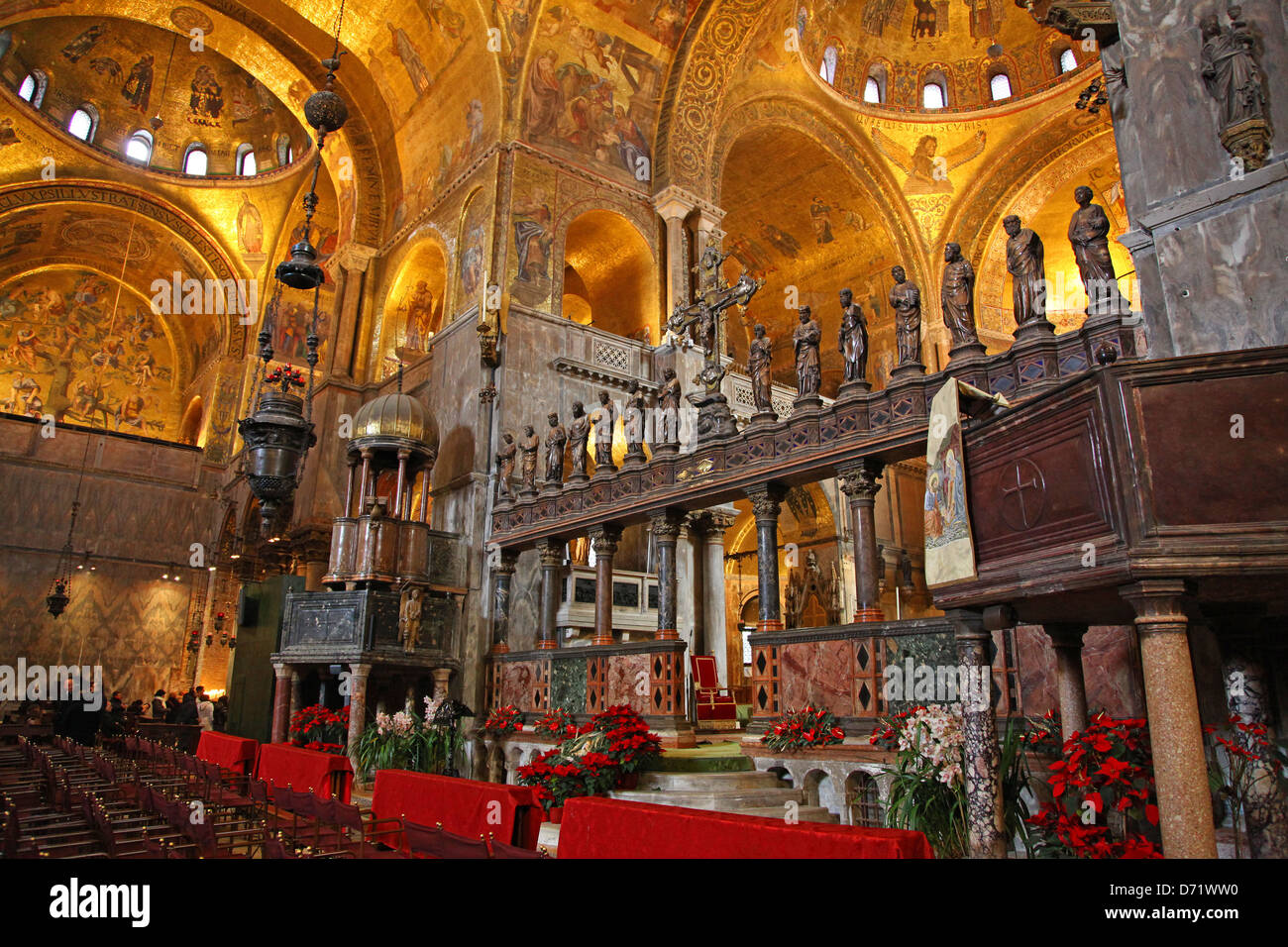 Innenansicht des Heiligen Markus des Basilika oder die Basilica di San ...