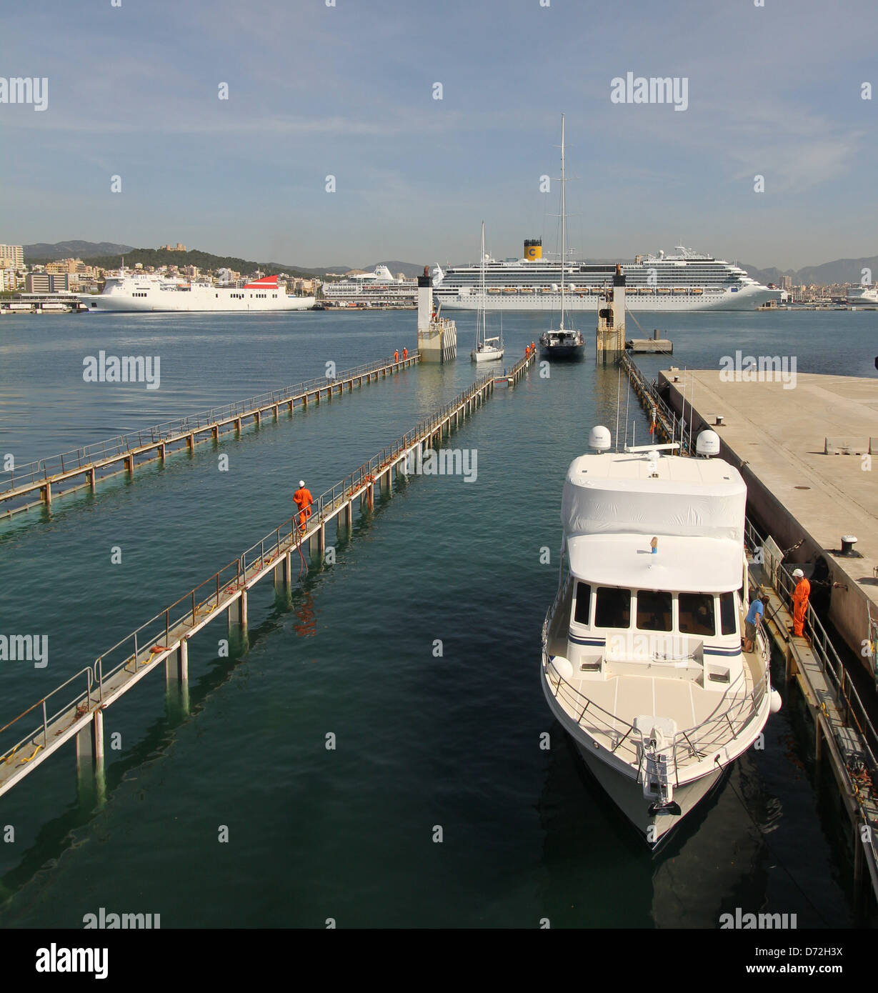 Dock-Express / semi-Submersible United Yacht Transport Transporter ...