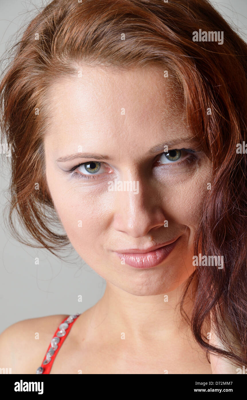 Junges gesicht aussehen Stockfotos und -bilder Kaufen - Alamy