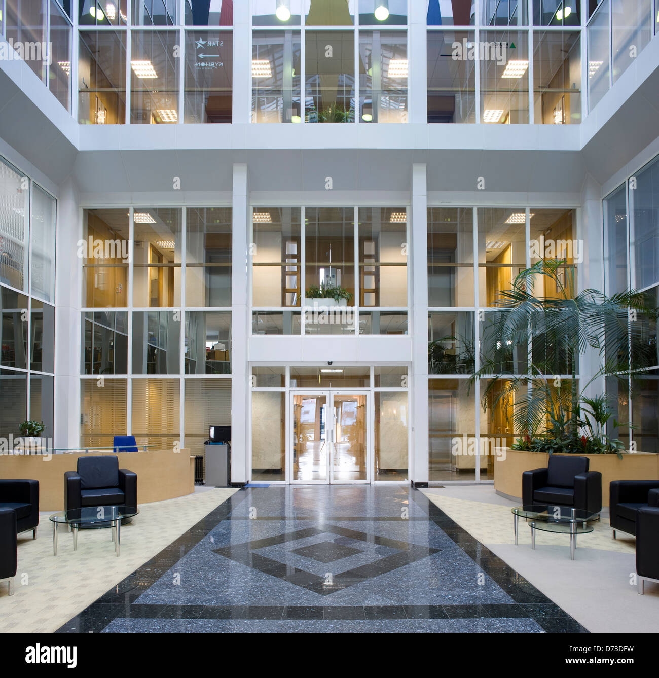 Büro Gebäude atrium Stockfotografie - Alamy