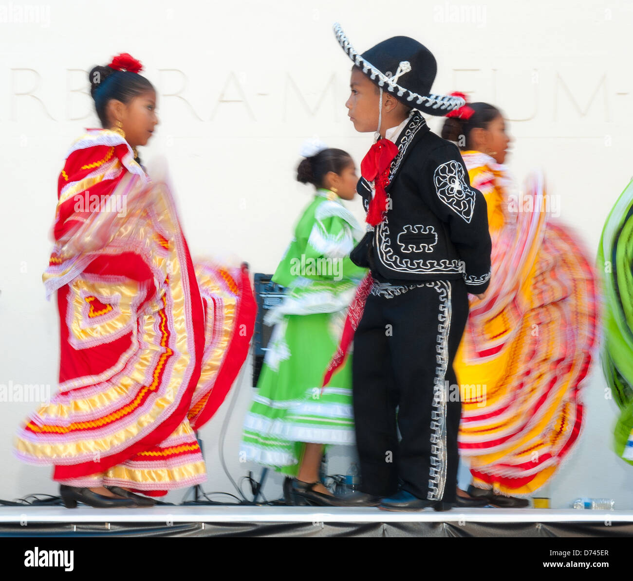 Tänzerinnen und Tänzer aus folkloristischen Tanz Gruppe Quetzalcoatl ...