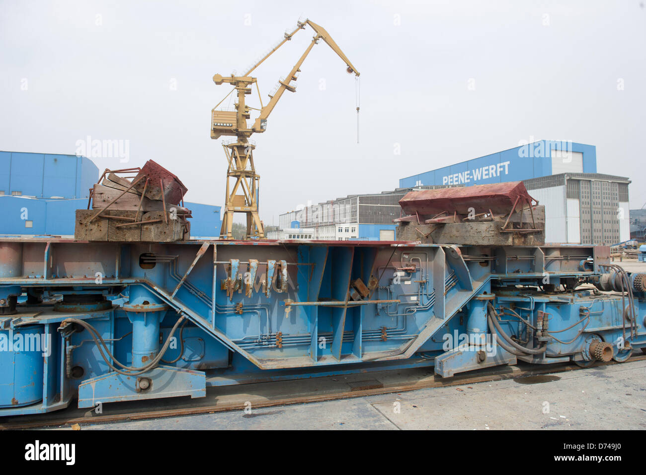 Eine Gebäude-Anlage für neue Schiffe ist leer in die Peene-Werft in ...