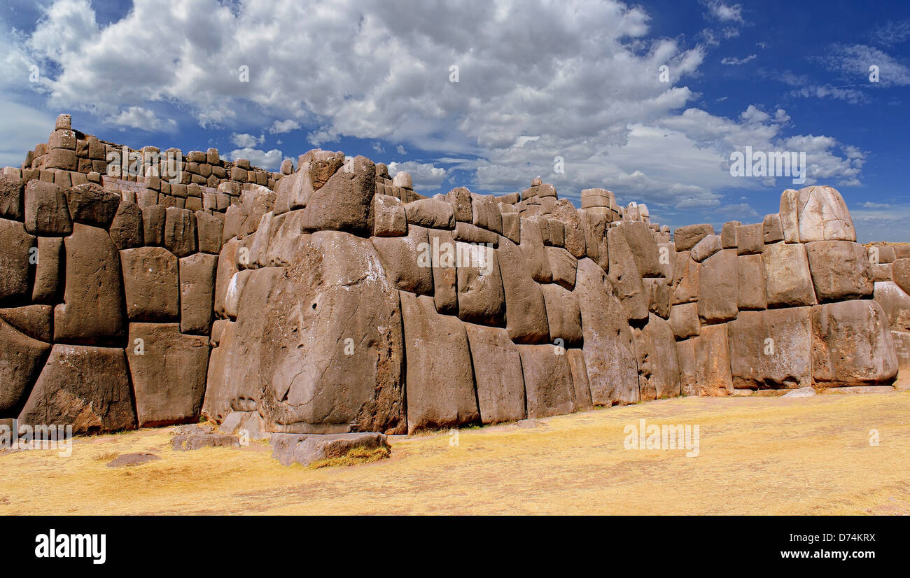 Mauerwerk sacsayhuaman -Fotos und -Bildmaterial in hoher Auflösung – Alamy