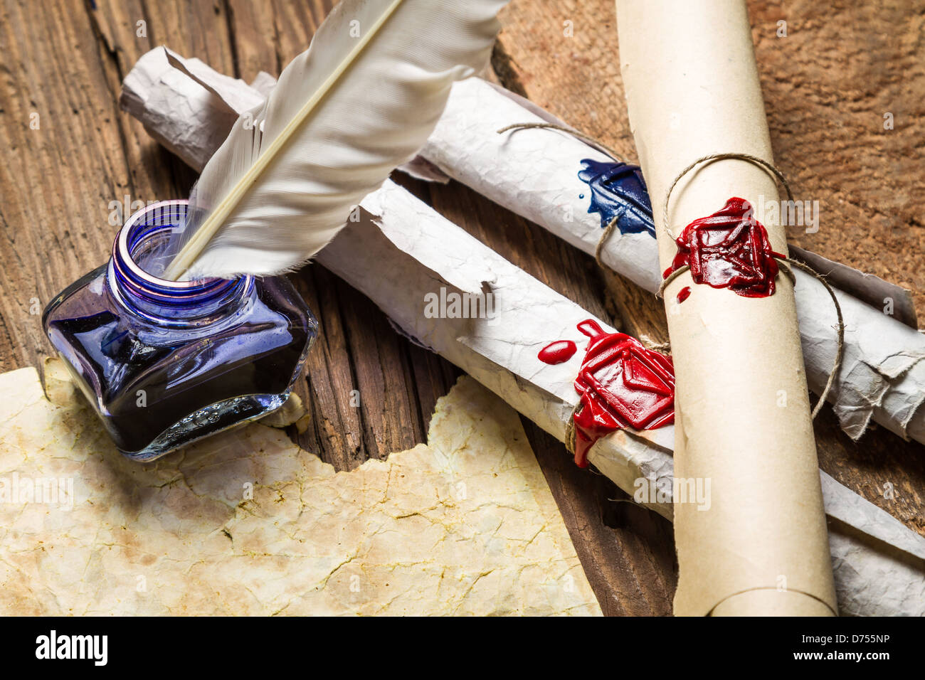 Nahaufnahme der Antike Schriftrollen geschrieben mit Tinte und Feder ...
