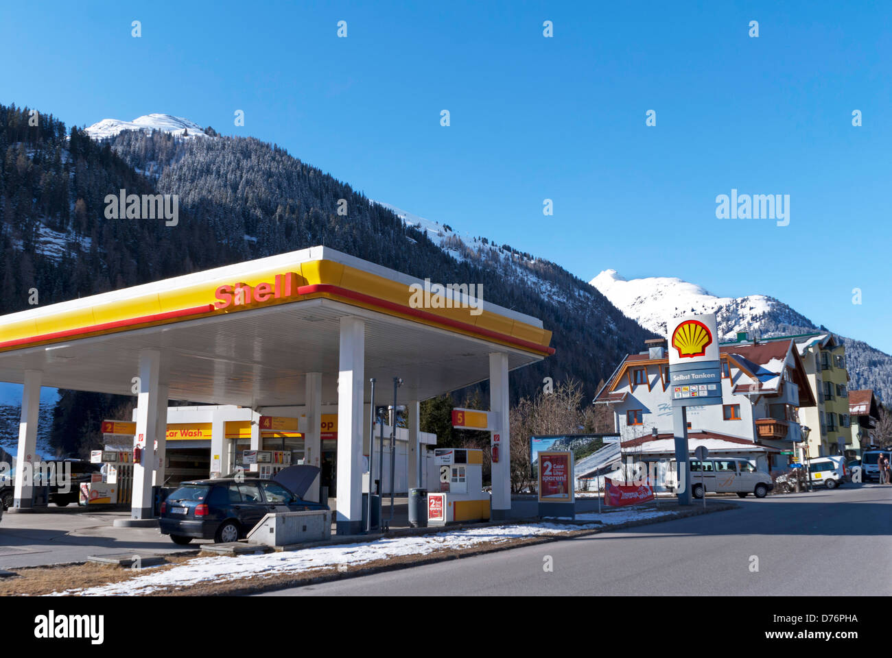 Shell filling station -Fotos und -Bildmaterial in hoher Auflösung – Alamy