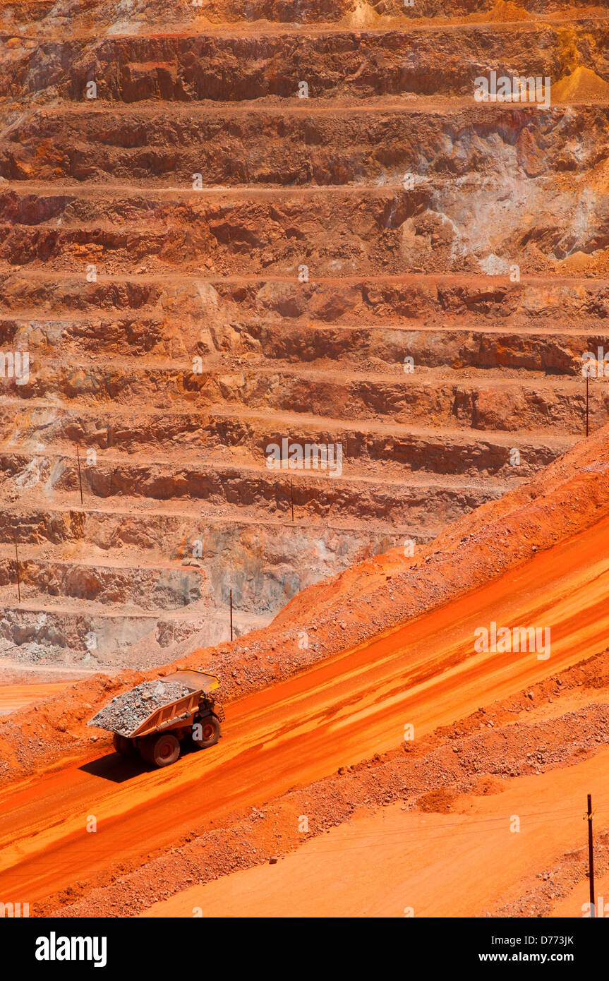 Muldenkipper gelten schleppen Erz aus Tagebau-Morenci Mine in Morenci ...