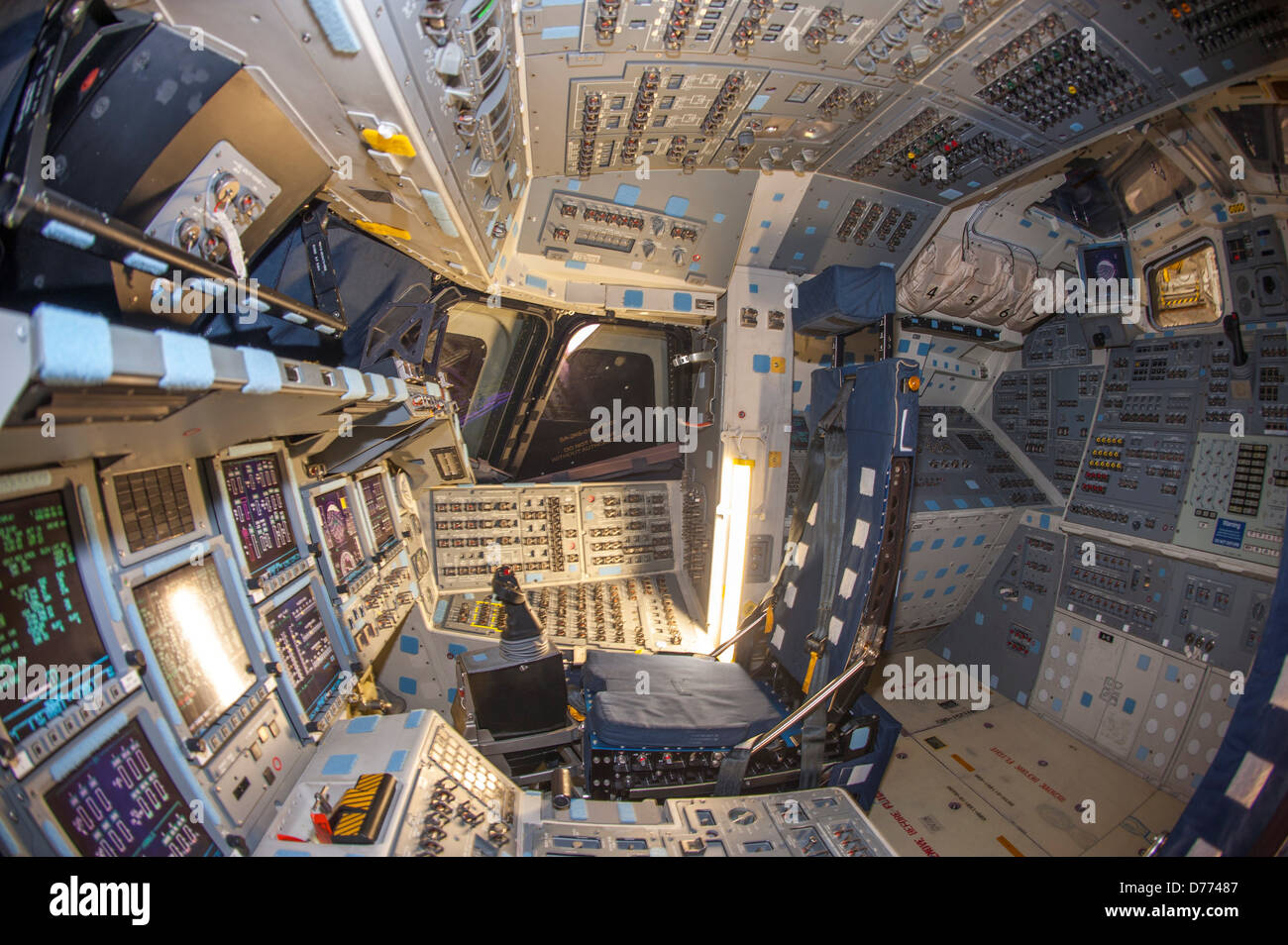 Space Shuttle Discovery Cockpit Stockfotos und -bilder Kaufen - Alamy