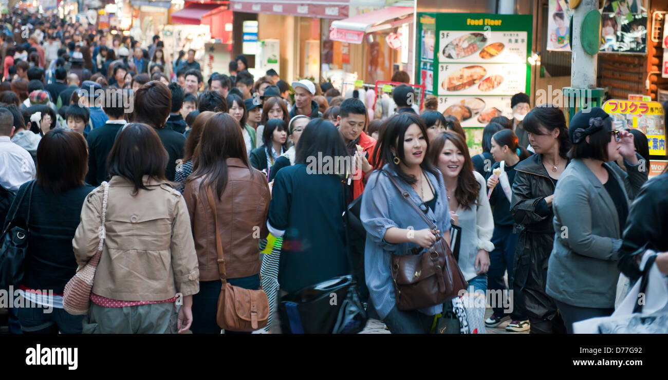 Takeshita street food -Fotos und -Bildmaterial in hoher Auflösung – Alamy
