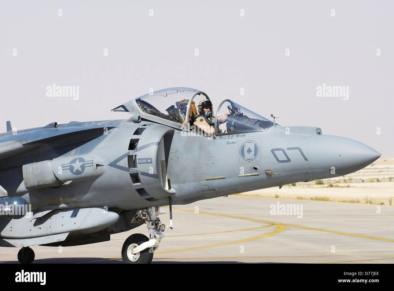 US Marinekorps Flieger bereitet Marinekorps AV-8 b Harrier Al Asad Air ...