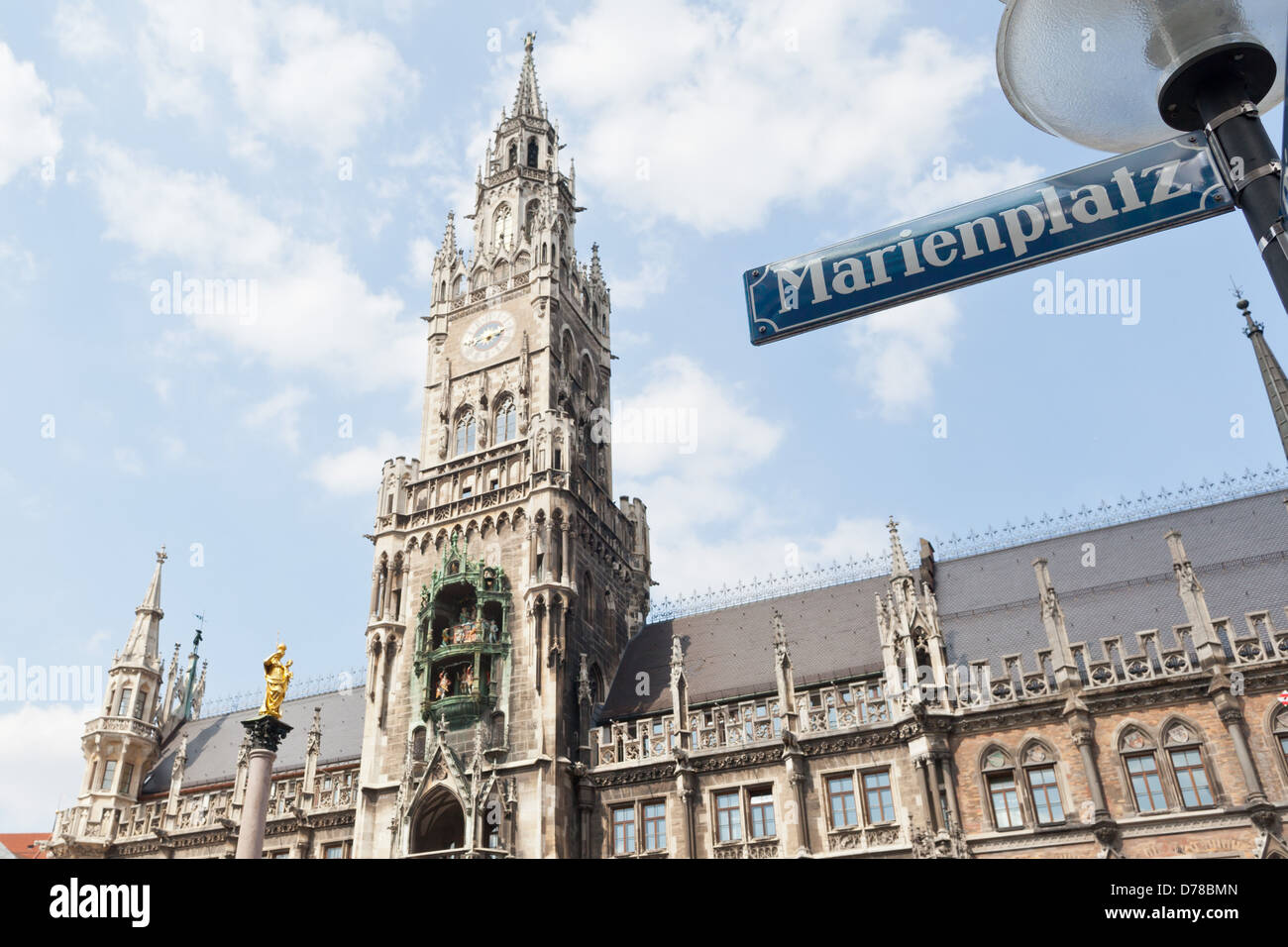 München - Marienplatz (Marien-Platz) mit dem Münchner Rathaus ...