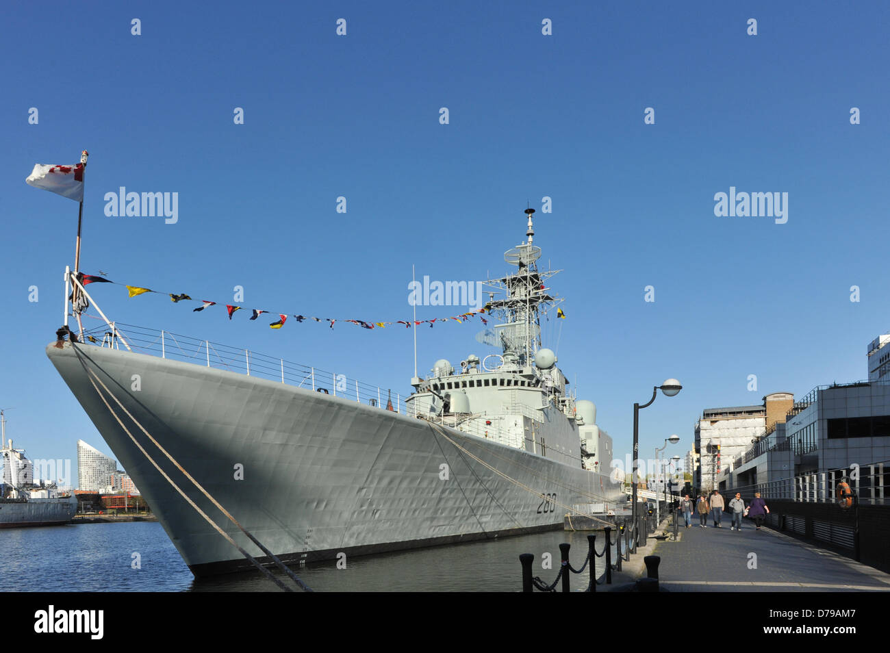Canadian warship -Fotos und -Bildmaterial in hoher Auflösung – Alamy