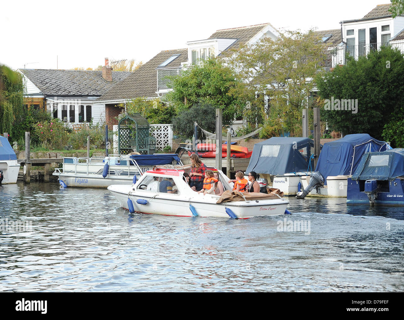Jessie Wallace feiert ihren 40. Geburtstag mit Freunden im Ye Olde Swan ...