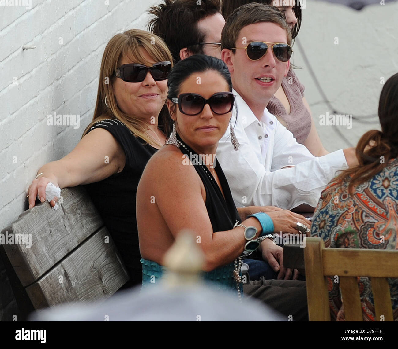 Jessie Wallace feiert ihren 40. Geburtstag mit Freunden im Ye Olde Swan ...