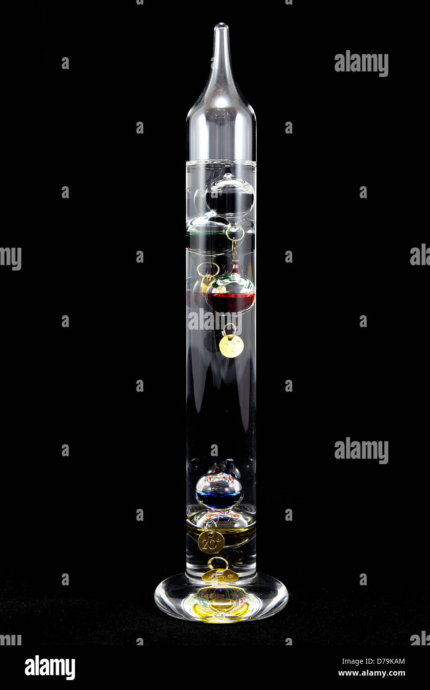 Galileo thermometer glass -Fotos und -Bildmaterial in hoher Auflösung ...