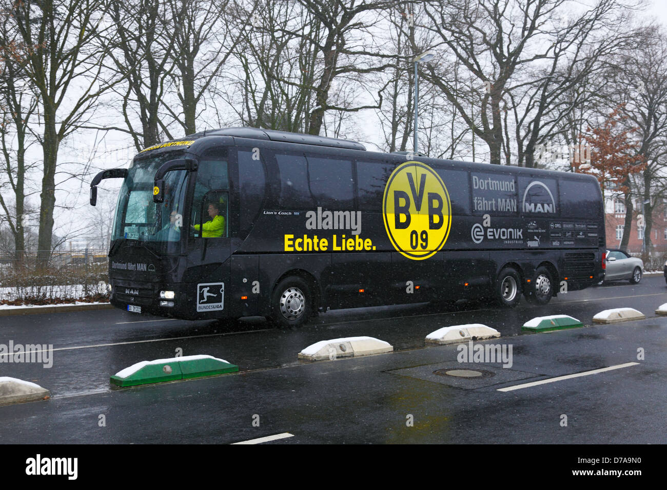 Bvb borussia dortmund logo -Fotos und -Bildmaterial in hoher Auflösung ...