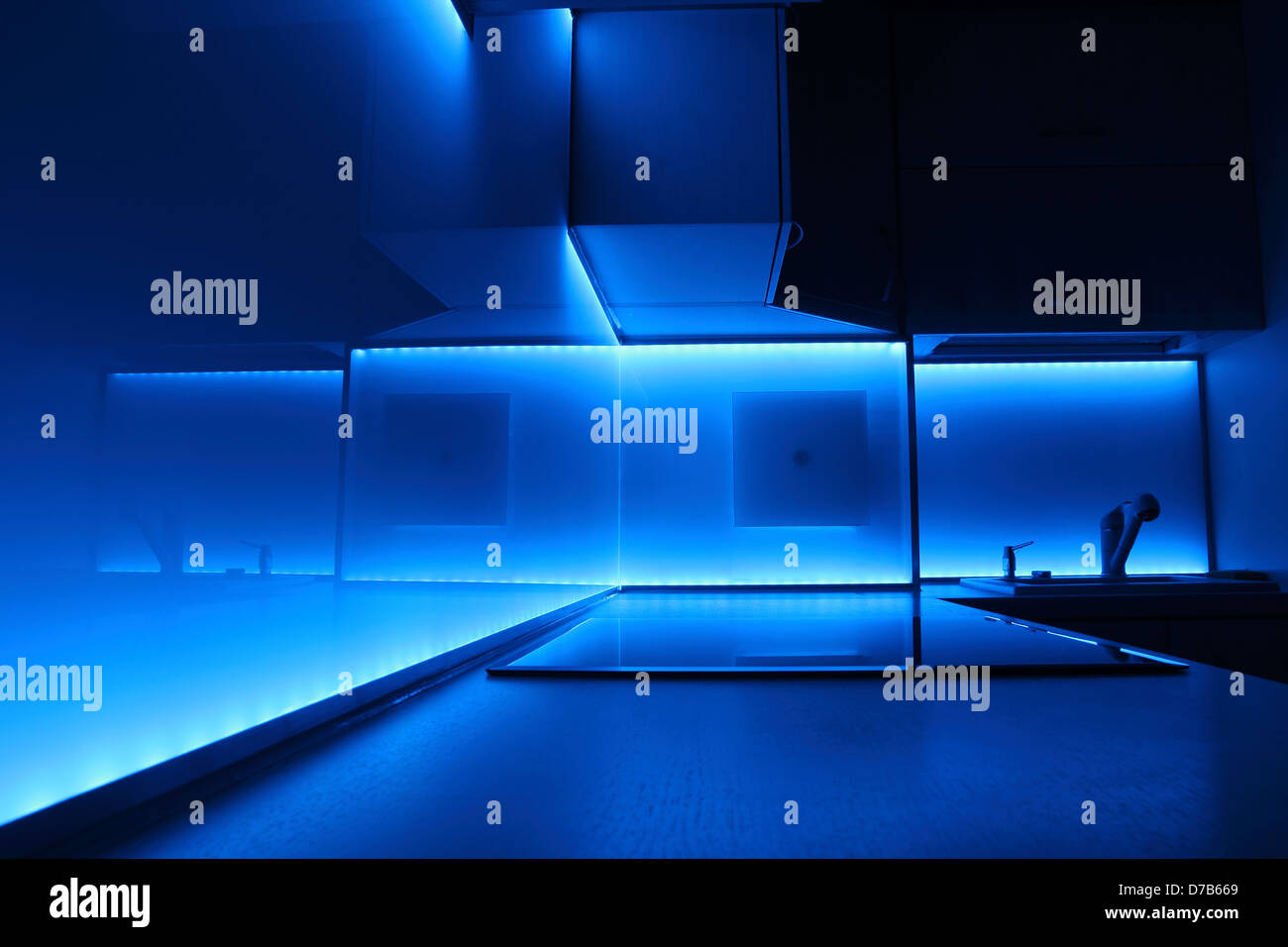 Blaue led -Fotos und -Bildmaterial in hoher Auflösung – Alamy