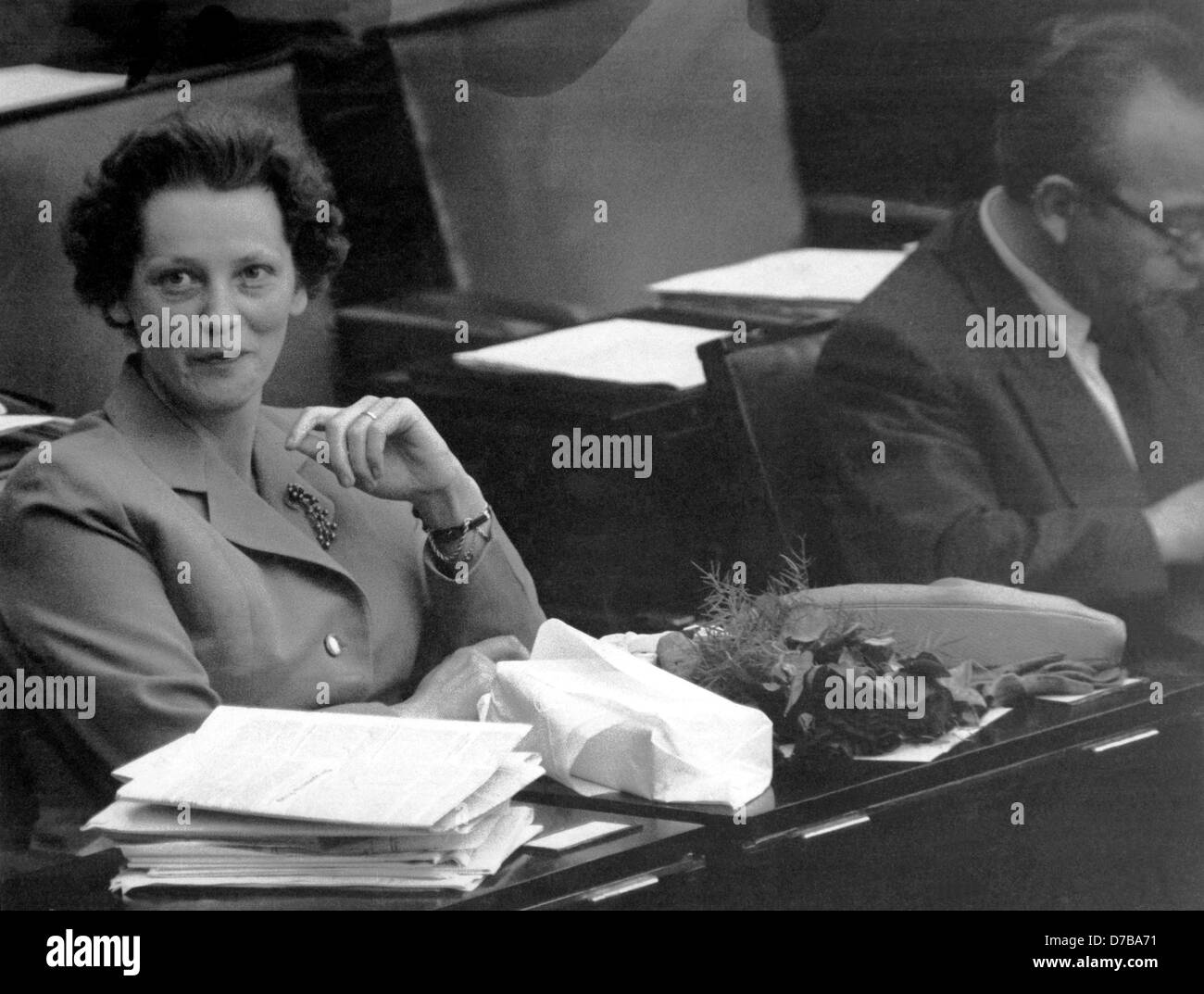 SPD delegieren Annemarie Renger im Deutschen Bundestag in Bonn am 7 ...