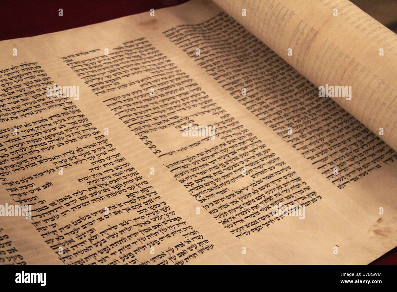 Torah scroll -Fotos und -Bildmaterial in hoher Auflösung – Alamy