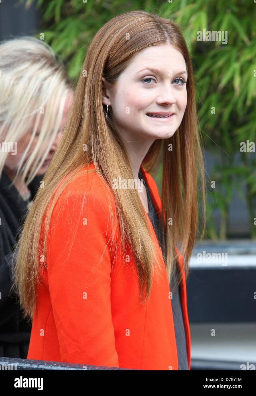 Bonnie wright outside the itv studios london -Fotos und -Bildmaterial ...