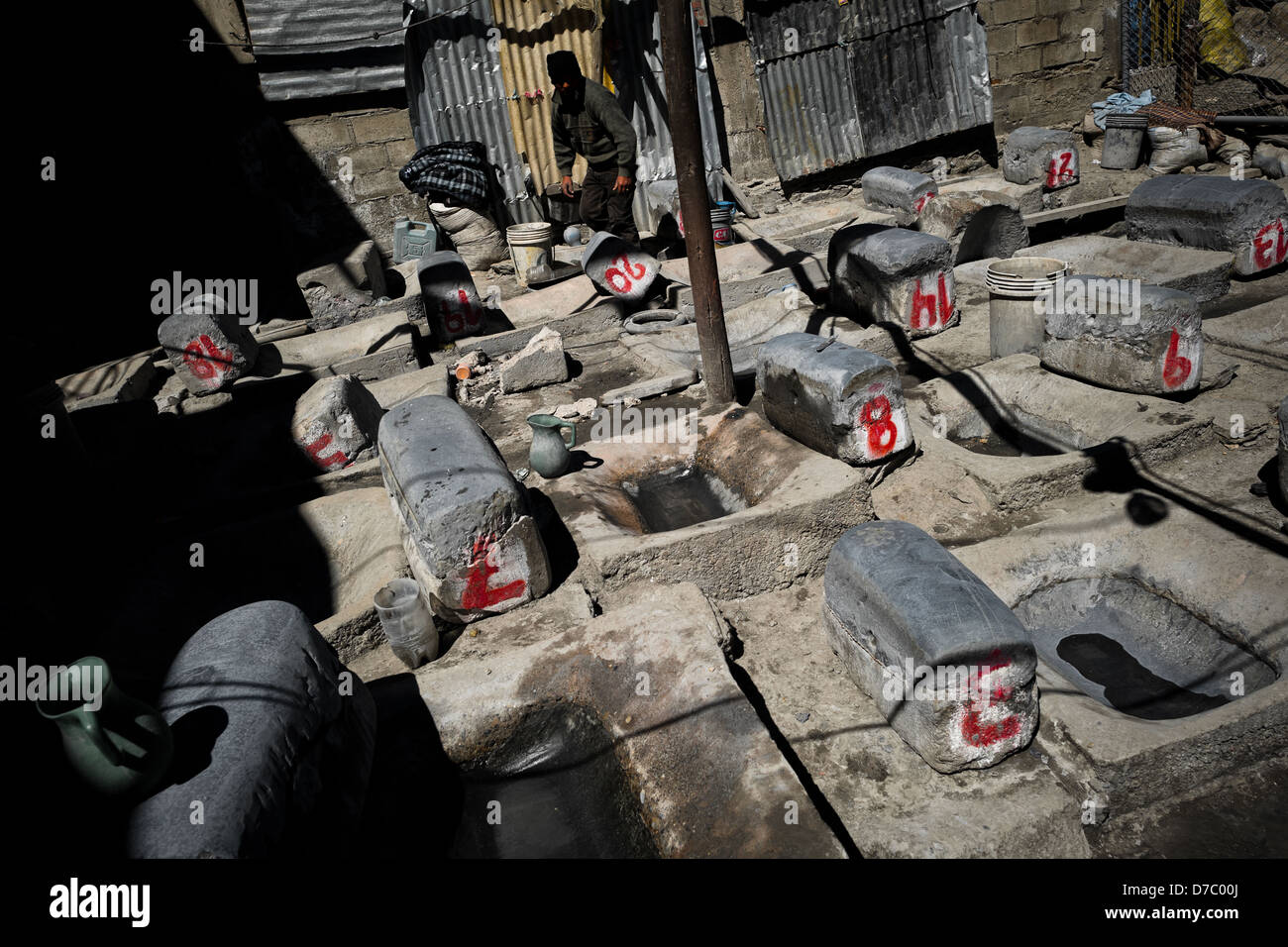 Golderz mörsern -Fotos und -Bildmaterial in hoher Auflösung – Alamy