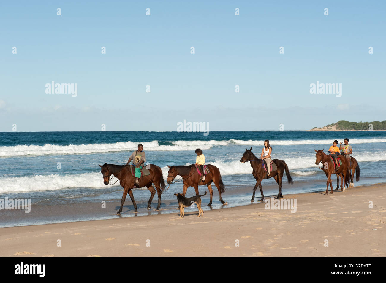 Strand und reiter -Fotos und -Bildmaterial in hoher Auflösung – Alamy