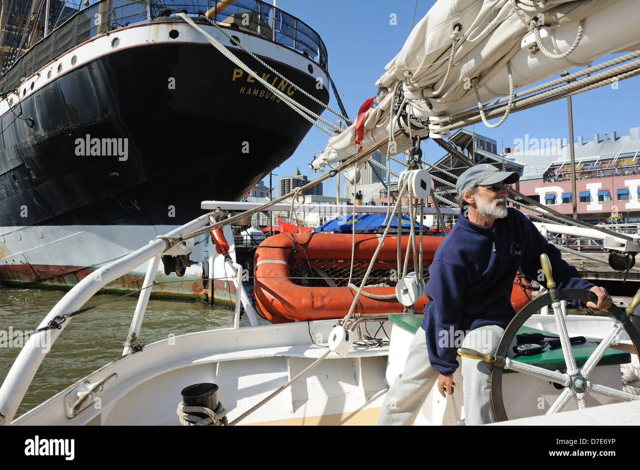Sailboat captain manhattan -Fotos und -Bildmaterial in hoher Auflösung ...