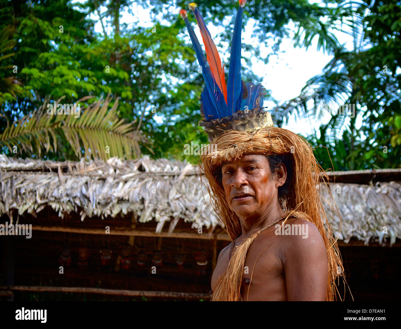 Ein Mitglied des Stammes Yagua im Amazonas-Regenwald in der Nähe von ...