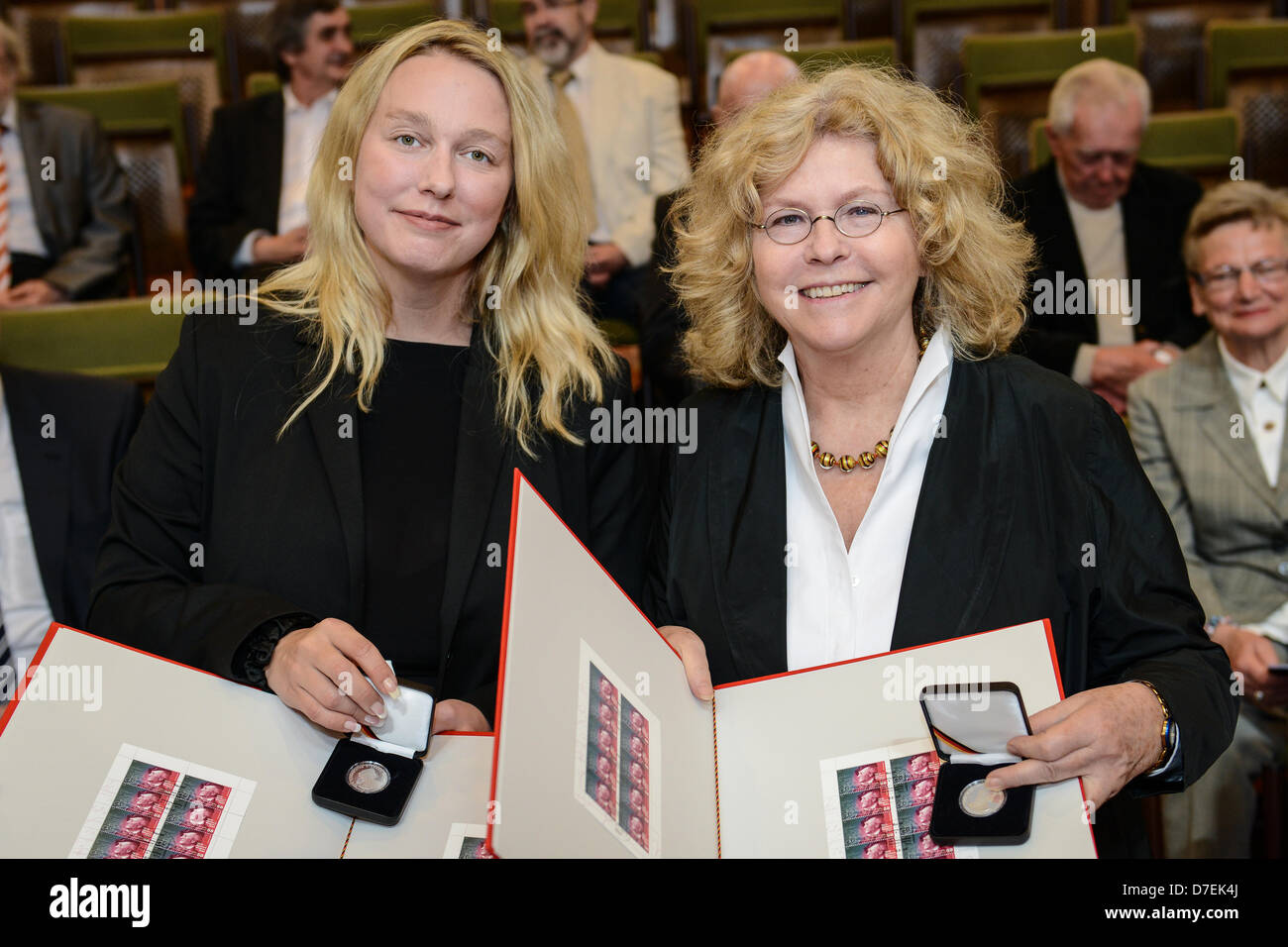 Festivaldirektor Eva Wagner-Pasquier (L) und Katharina Wagner ...
