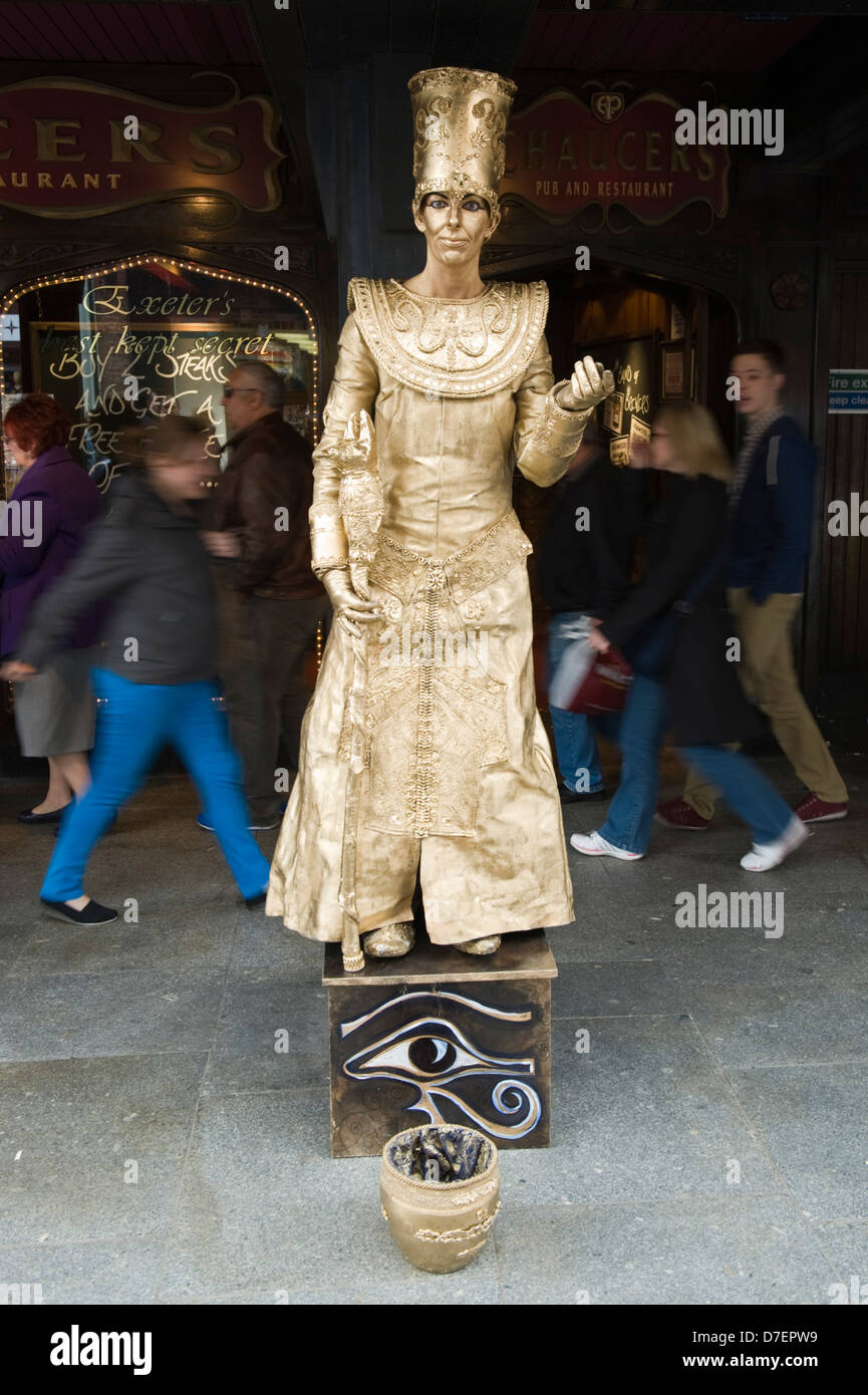 Straße-Statue an der High Street in Exeter Devon England UK ...