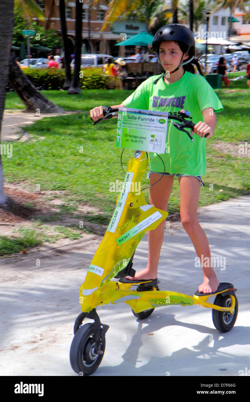 Kinder elektrofahrzeug -Fotos und -Bildmaterial in hoher Auflösung – Alamy