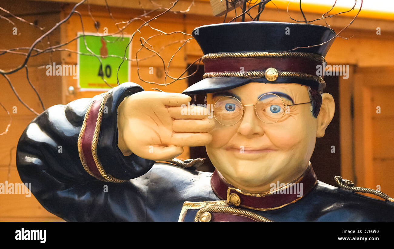 Salutierender soldat -Fotos und -Bildmaterial in hoher Auflösung – Alamy