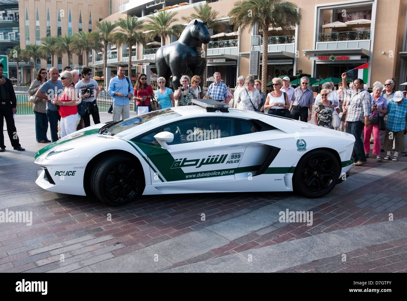 Dubai Polizei Lamborghini Aventador LP700-4 Coupe Streifenwagen ...