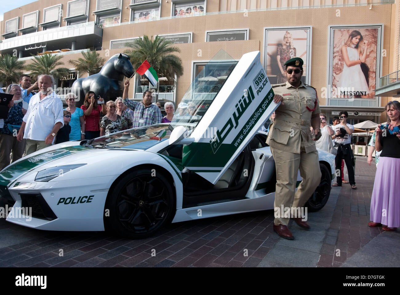 Dubai Polizei Lamborghini Aventador LP700-4 Coupe Streifenwagen ...