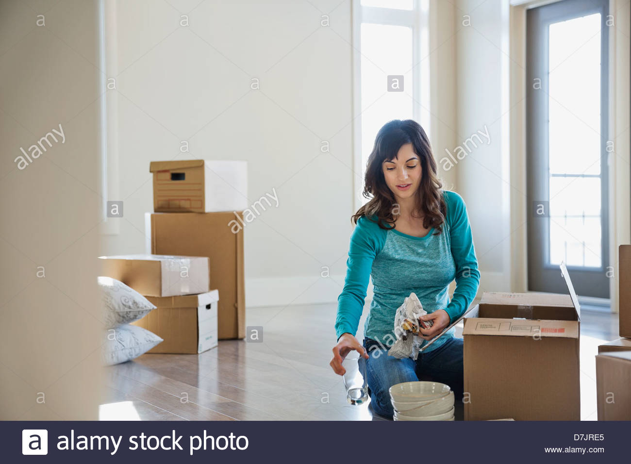 Auspacken von kartons -Fotos und -Bildmaterial in hoher Auflösung – Alamy