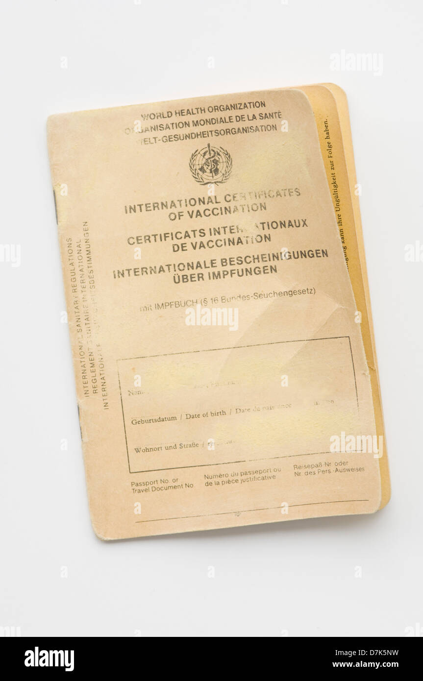 Impfpass auf weißem Hintergrund, Nahaufnahme Stockfotografie - Alamy
