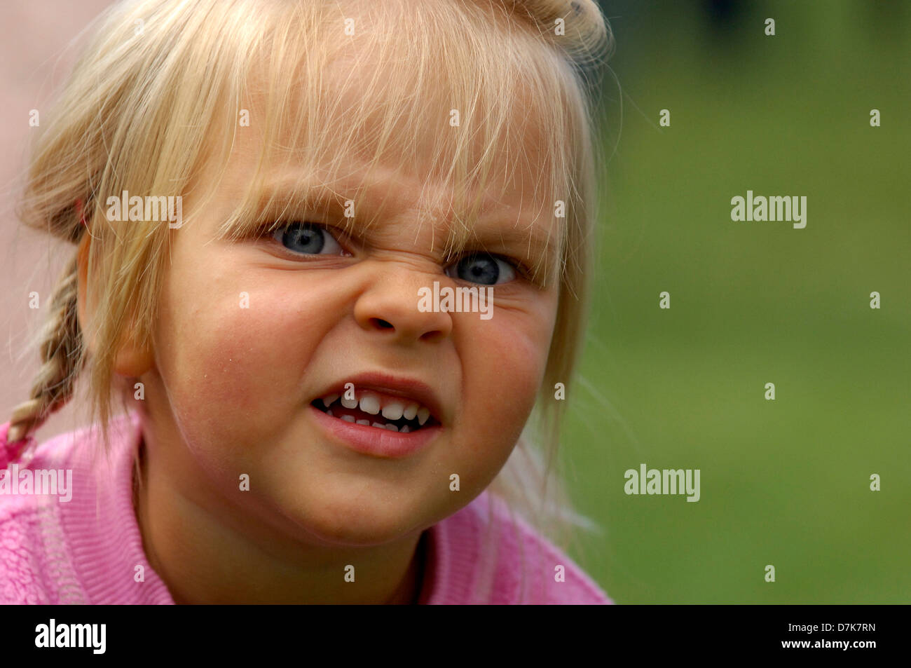 Grimasse gesicht -Fotos und -Bildmaterial in hoher Auflösung – Alamy
