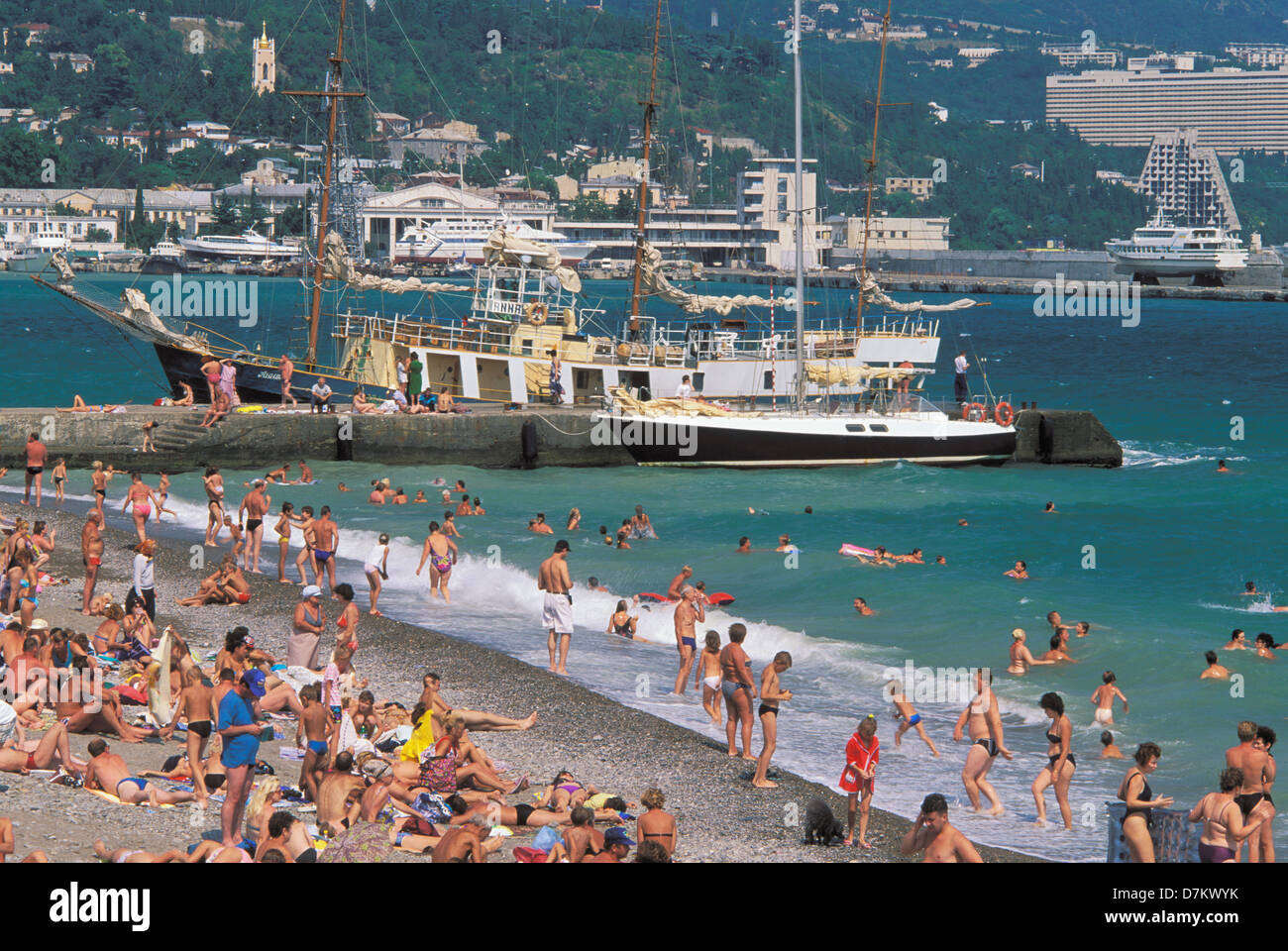 der Strand in Jalta, Krim, Ukraine. Schwarzes Meer Stockfotografie - Alamy