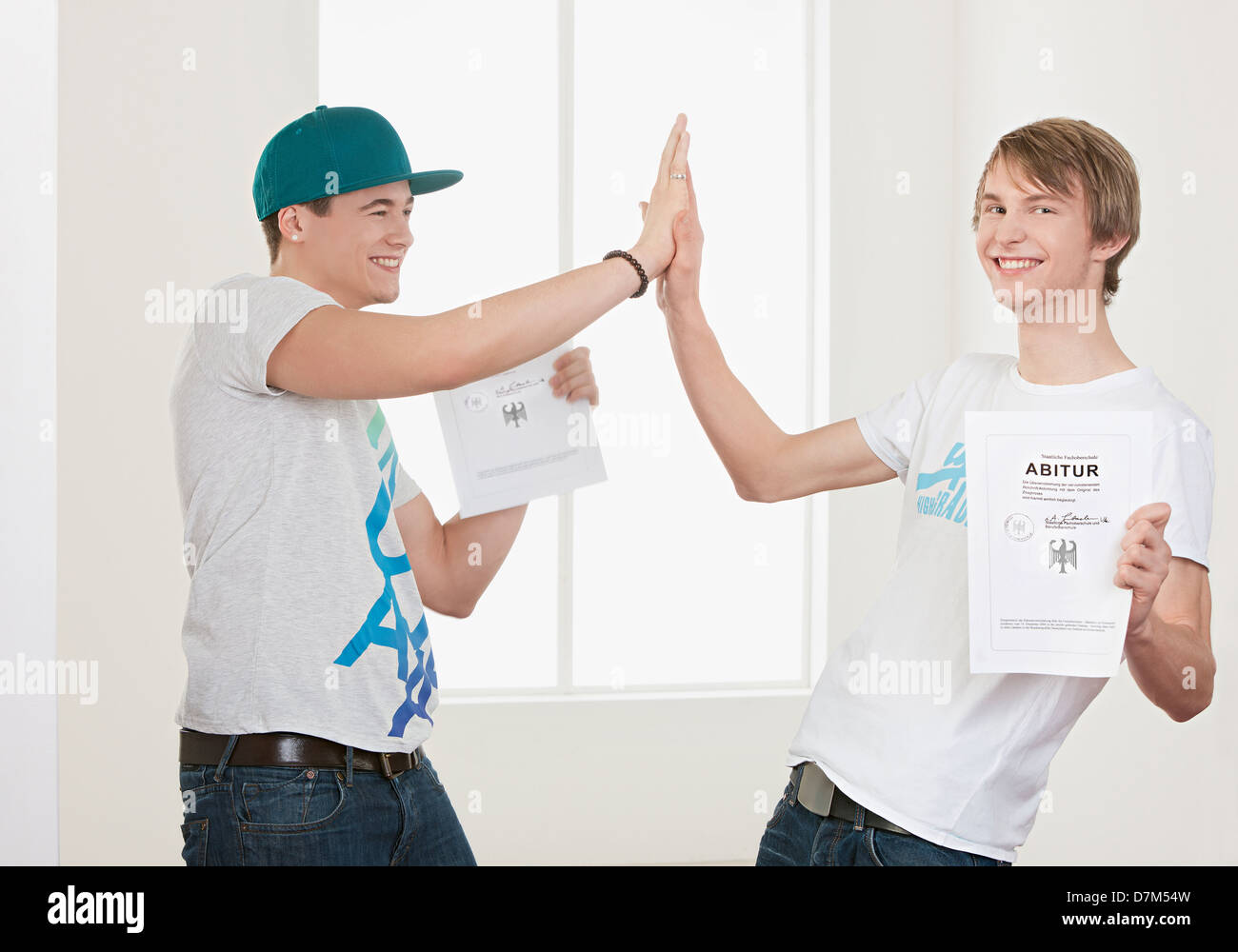 High school diploma -Fotos und -Bildmaterial in hoher Auflösung – Alamy