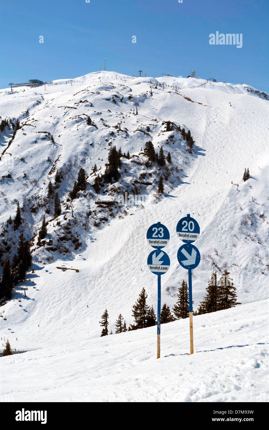 Piste marker -Fotos und -Bildmaterial in hoher Auflösung – Alamy