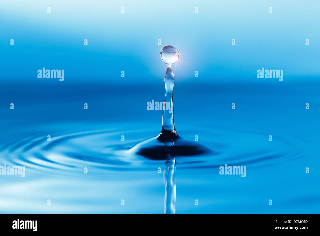 Water, drop, ripple -Fotos und -Bildmaterial in hoher Auflösung – Alamy
