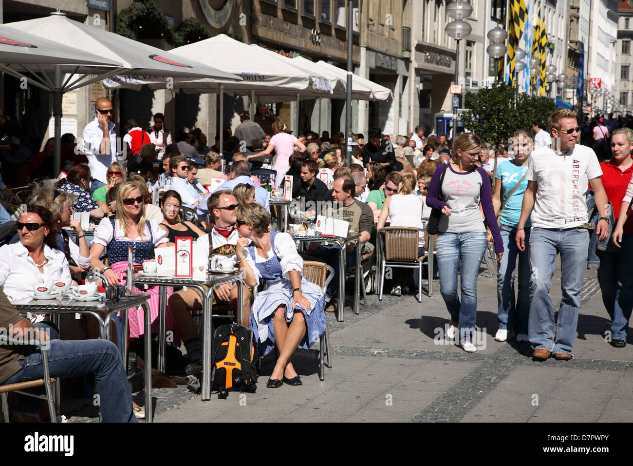 Marienplatz munich cafe -Fotos und -Bildmaterial in hoher Auflösung – Alamy