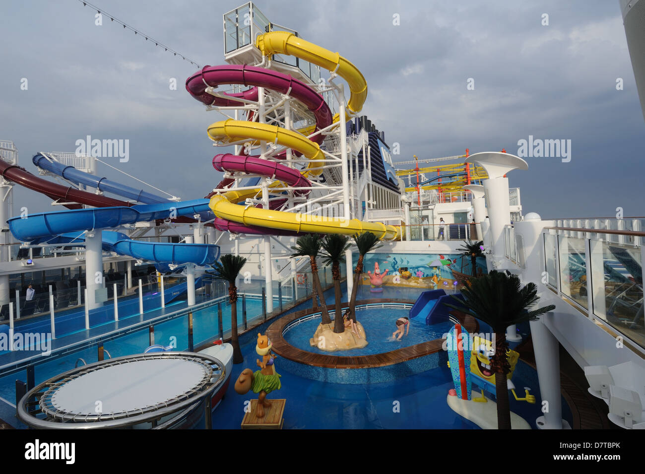 Der Aqua Park auf Norwegian Breakaway, einem 4.000-Passagier ...
