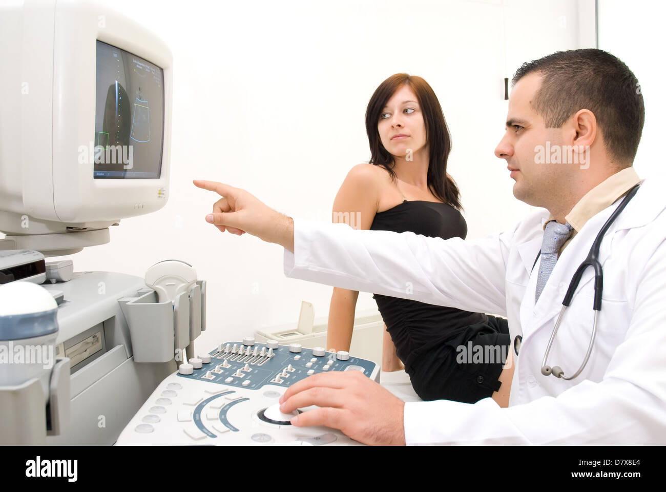 Abdomen, ultraschall untersuchung -Fotos und -Bildmaterial in hoher ...